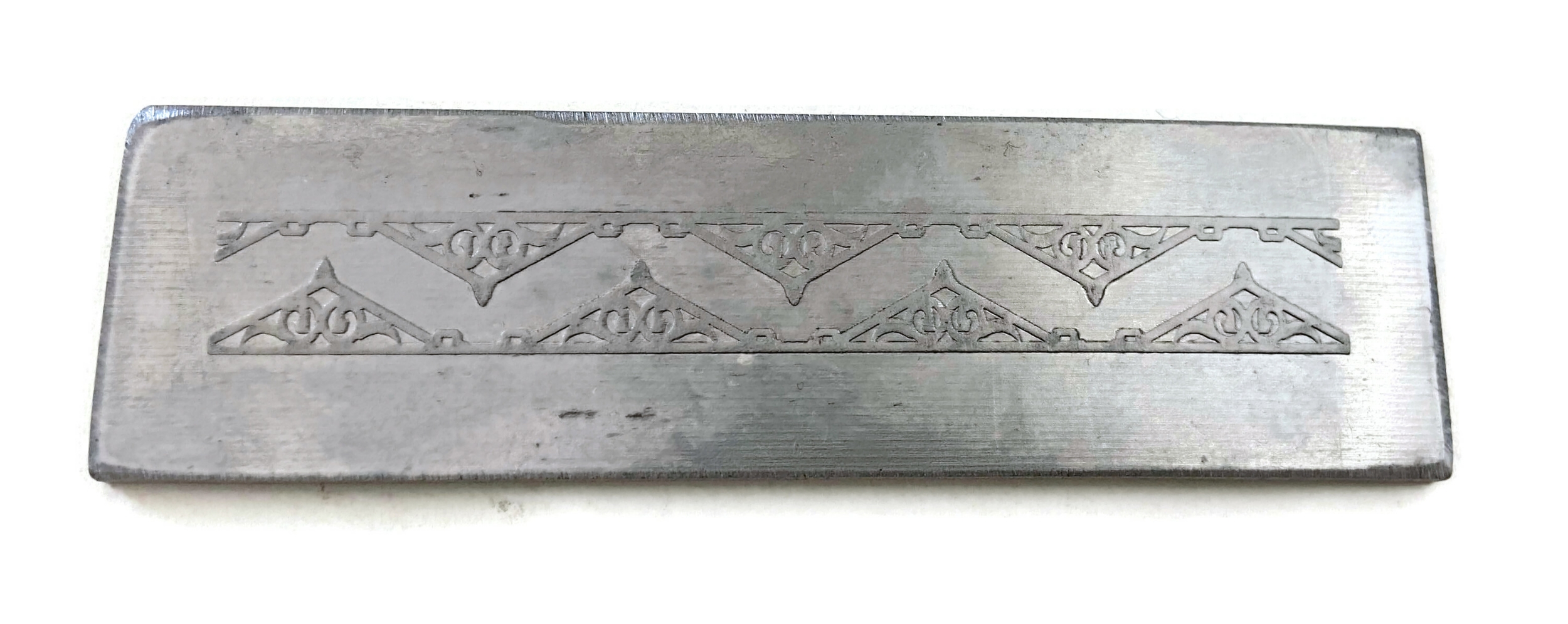 Potter USA - Fine Tools. Ring Pattern Plate NMP023 Ornate Chevron