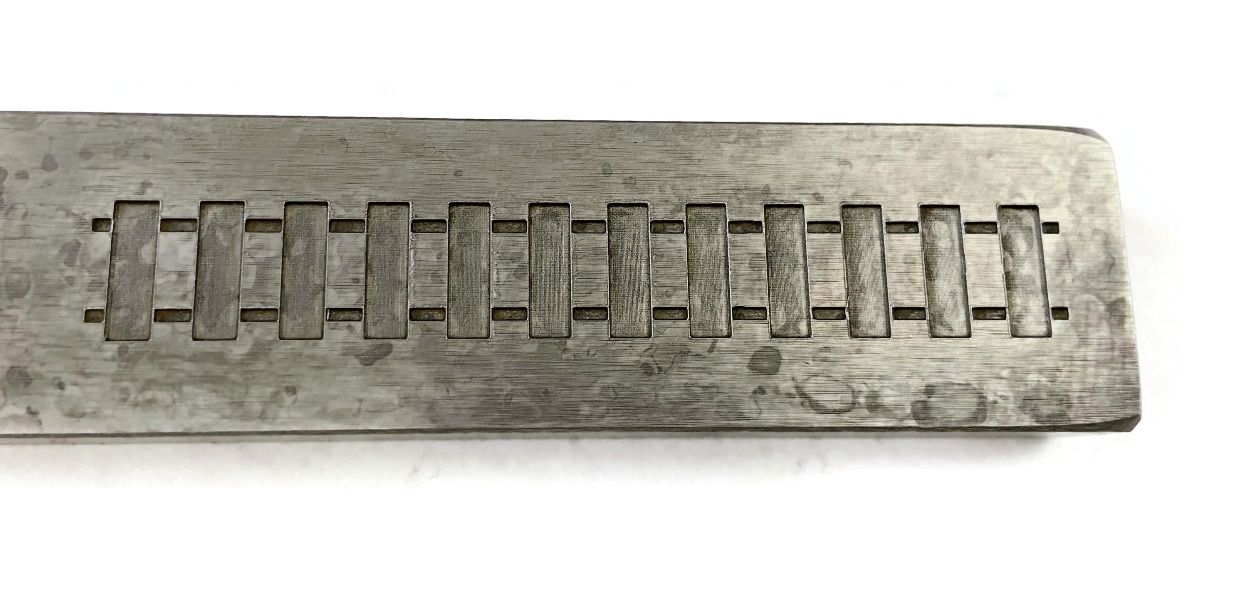 Potter USA - Fine Tools. Ring Pattern Plate NMP027 Train Tracks