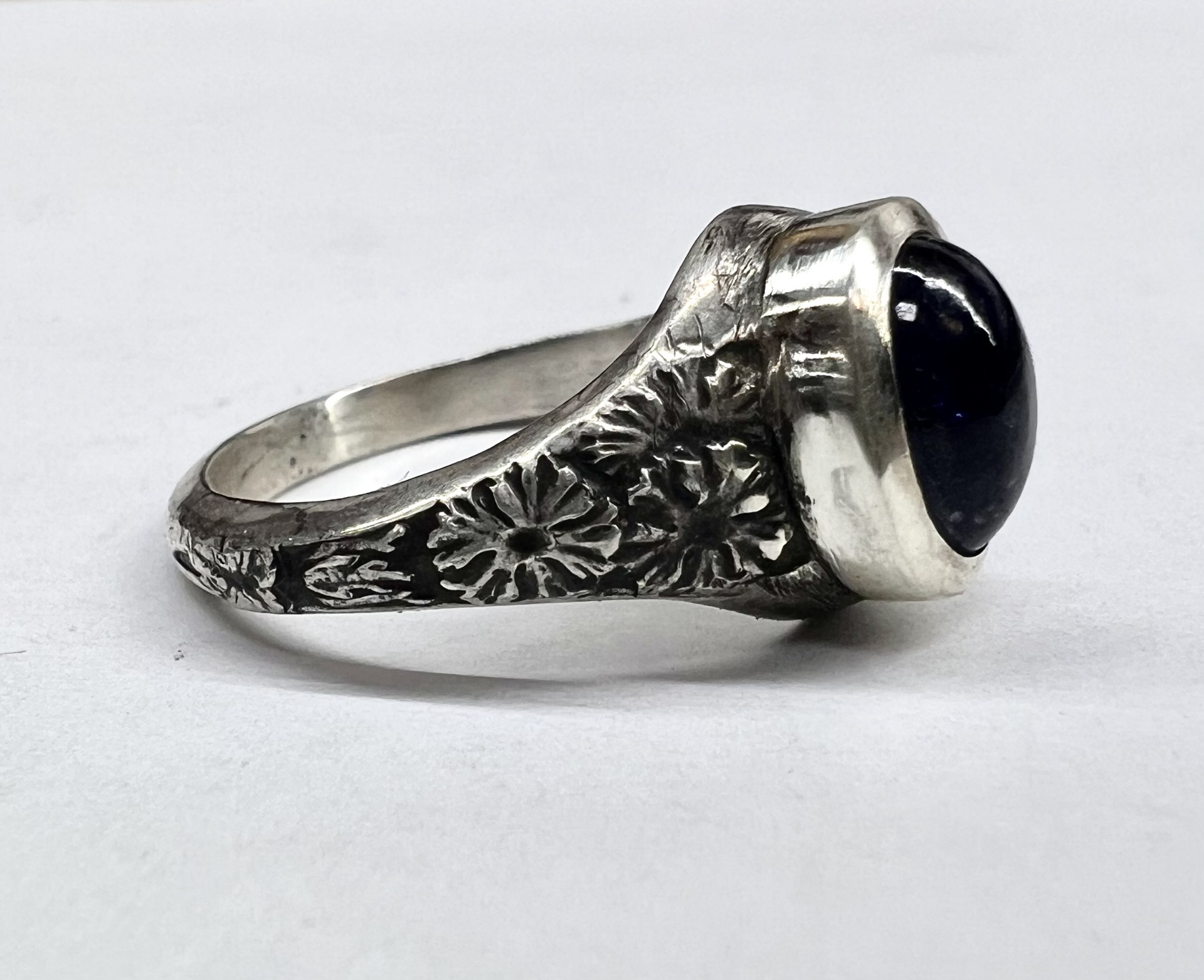 Potter USA - Fine Tools. Larter & Sons floral ring